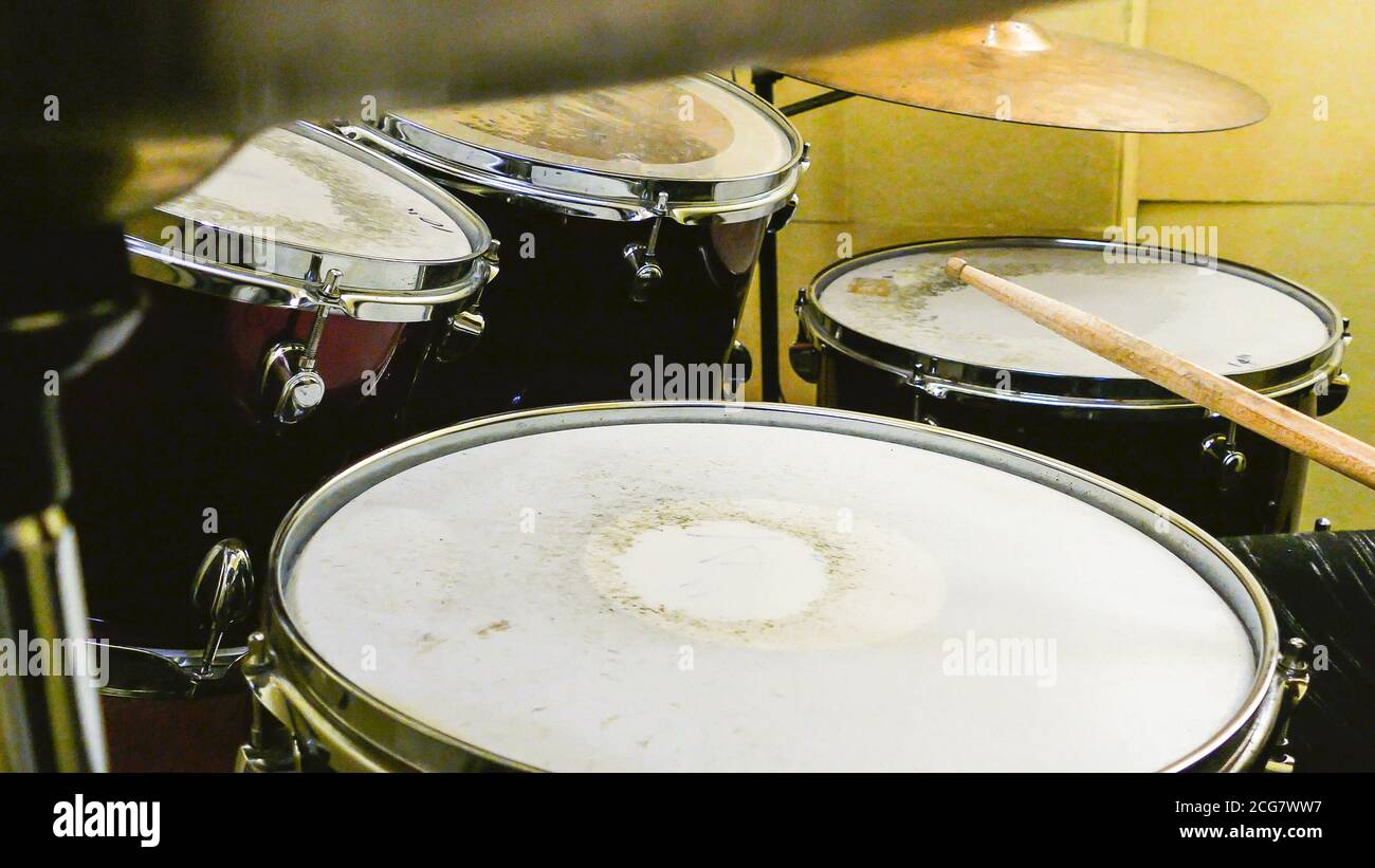 Drums playing closeup hi-res stock photography and images - Alamy