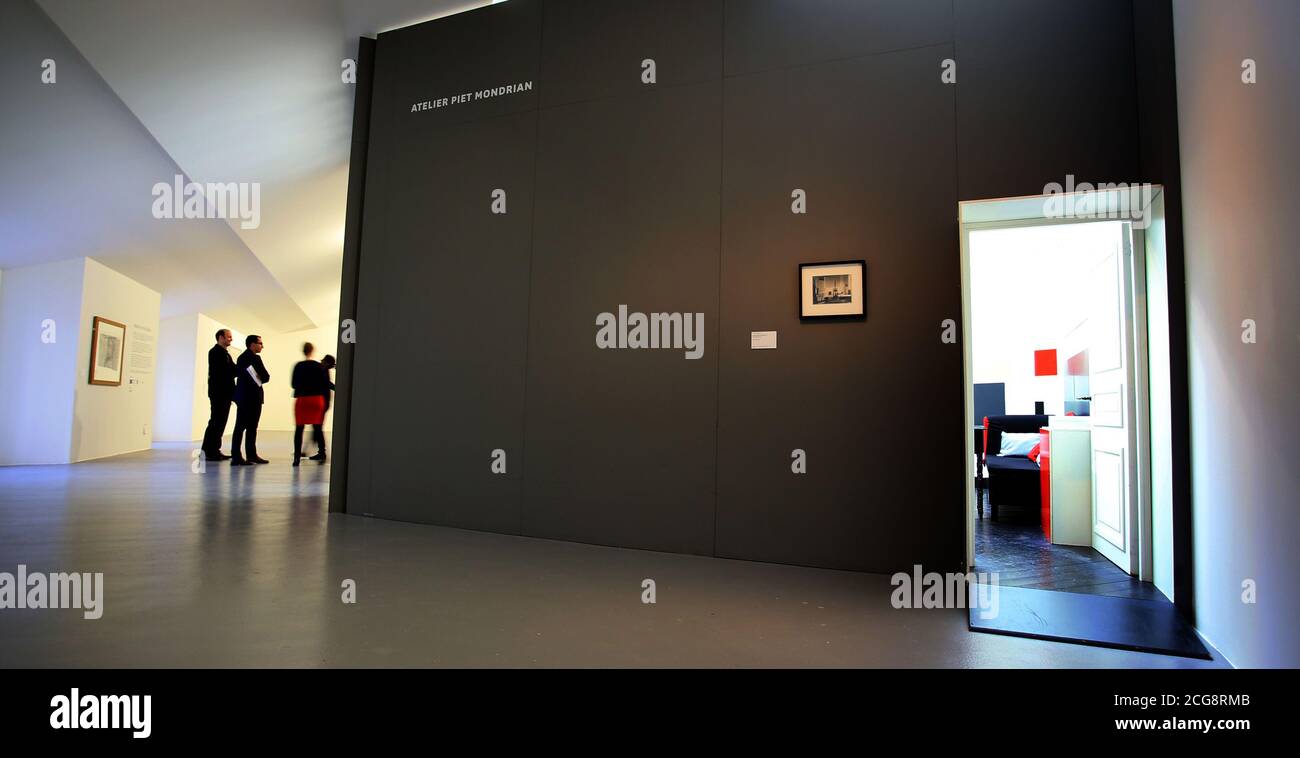 Tate Liverpool prepare for the Mondrian and his Studios exhibition ...