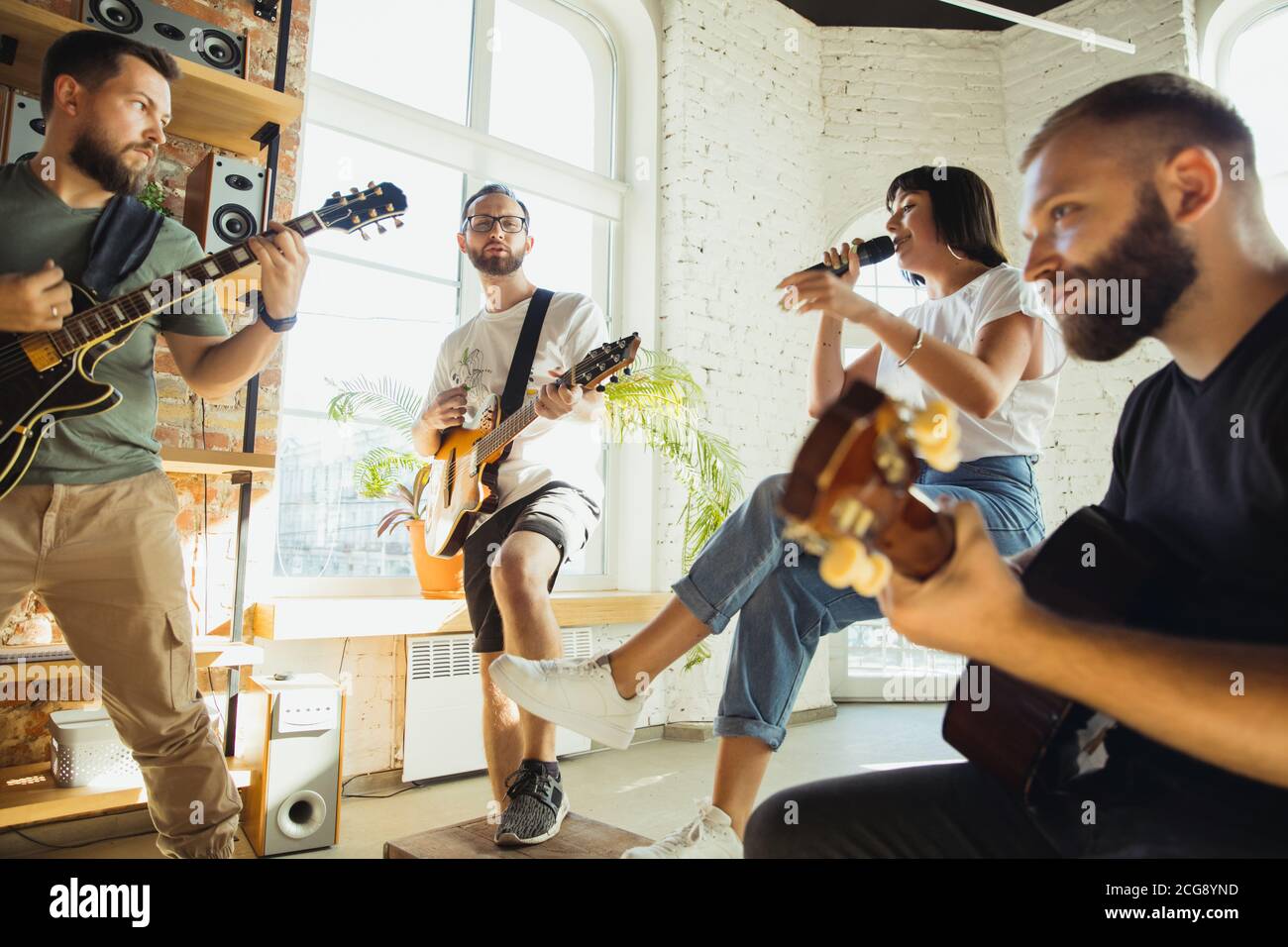 Band jamming together hi-res stock photography and images - Alamy