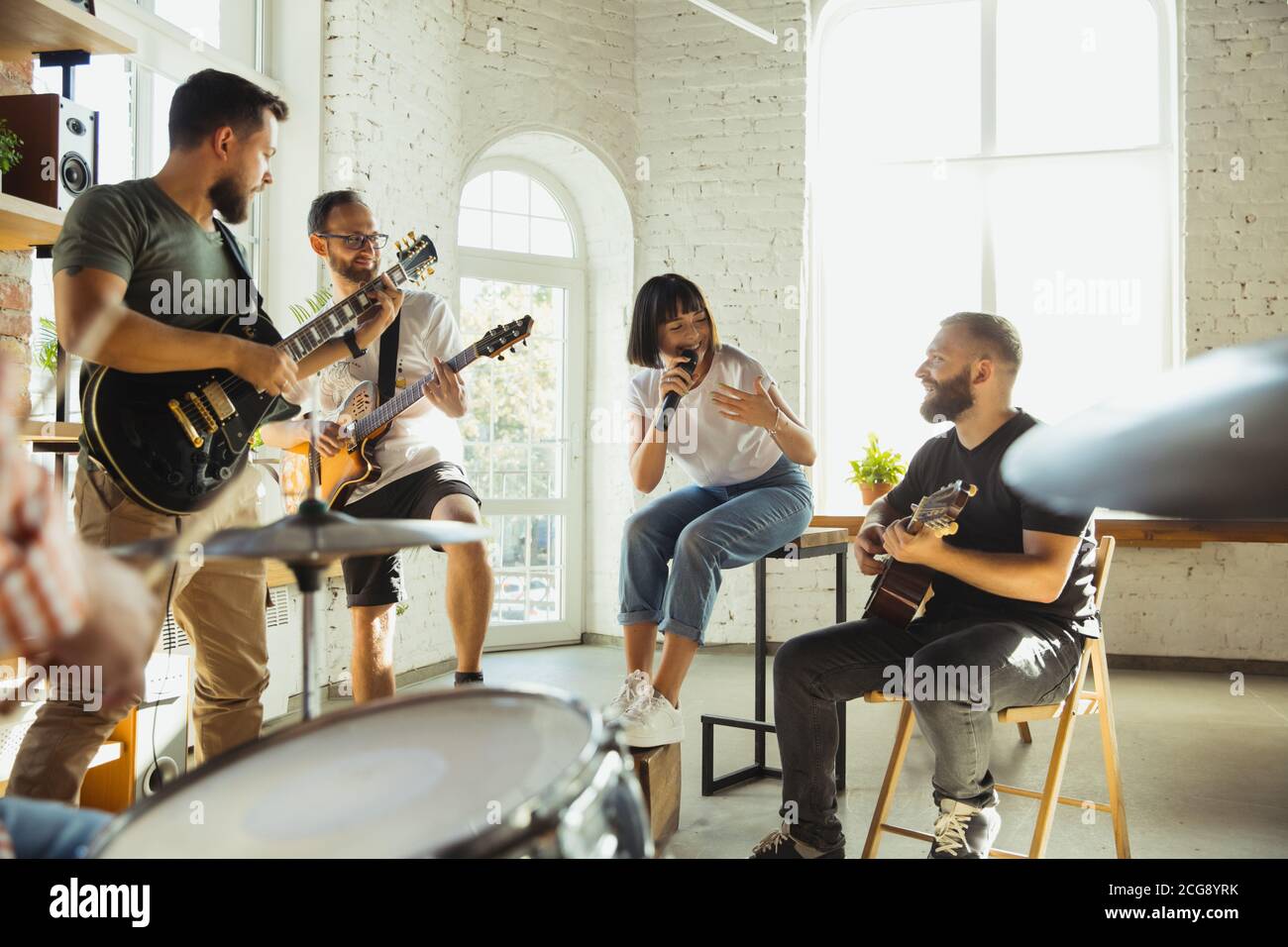 Band jamming together hi-res stock photography and images - Alamy