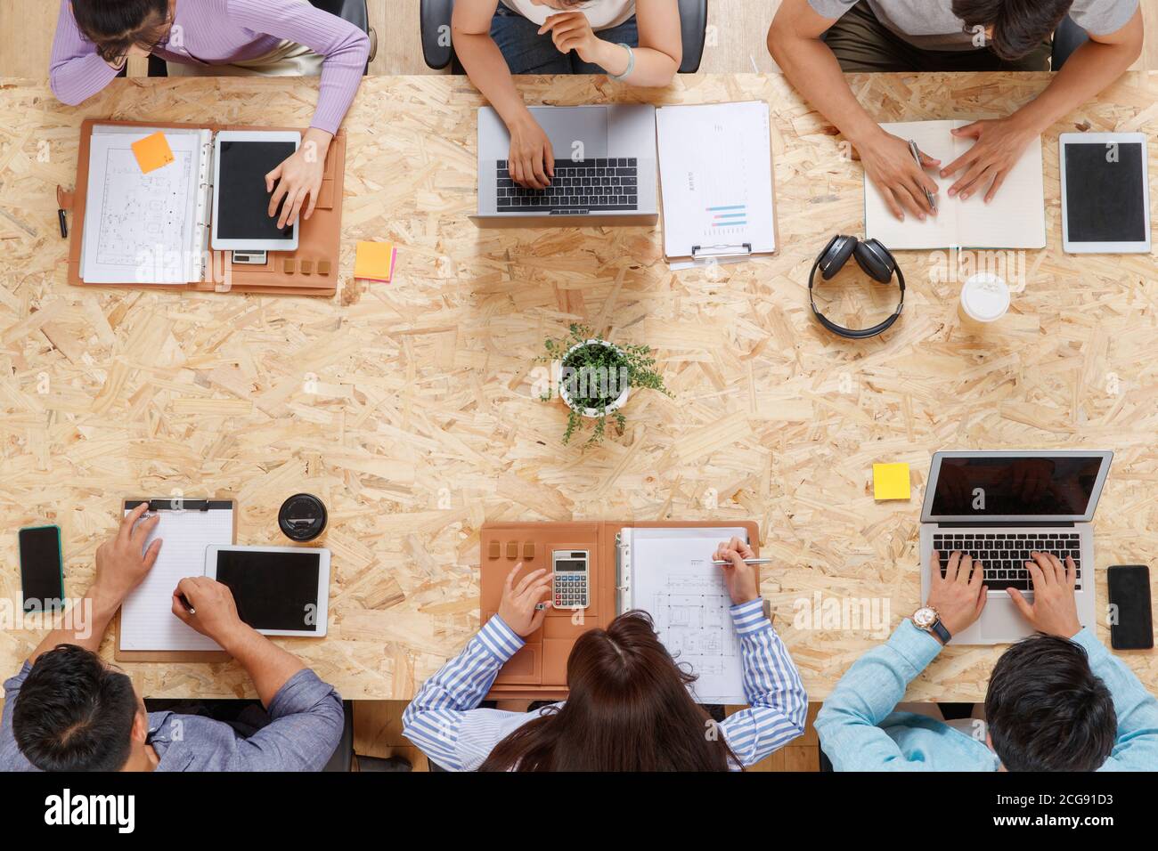 Medical staff dressed in hi-res stock photography and images - Alamy