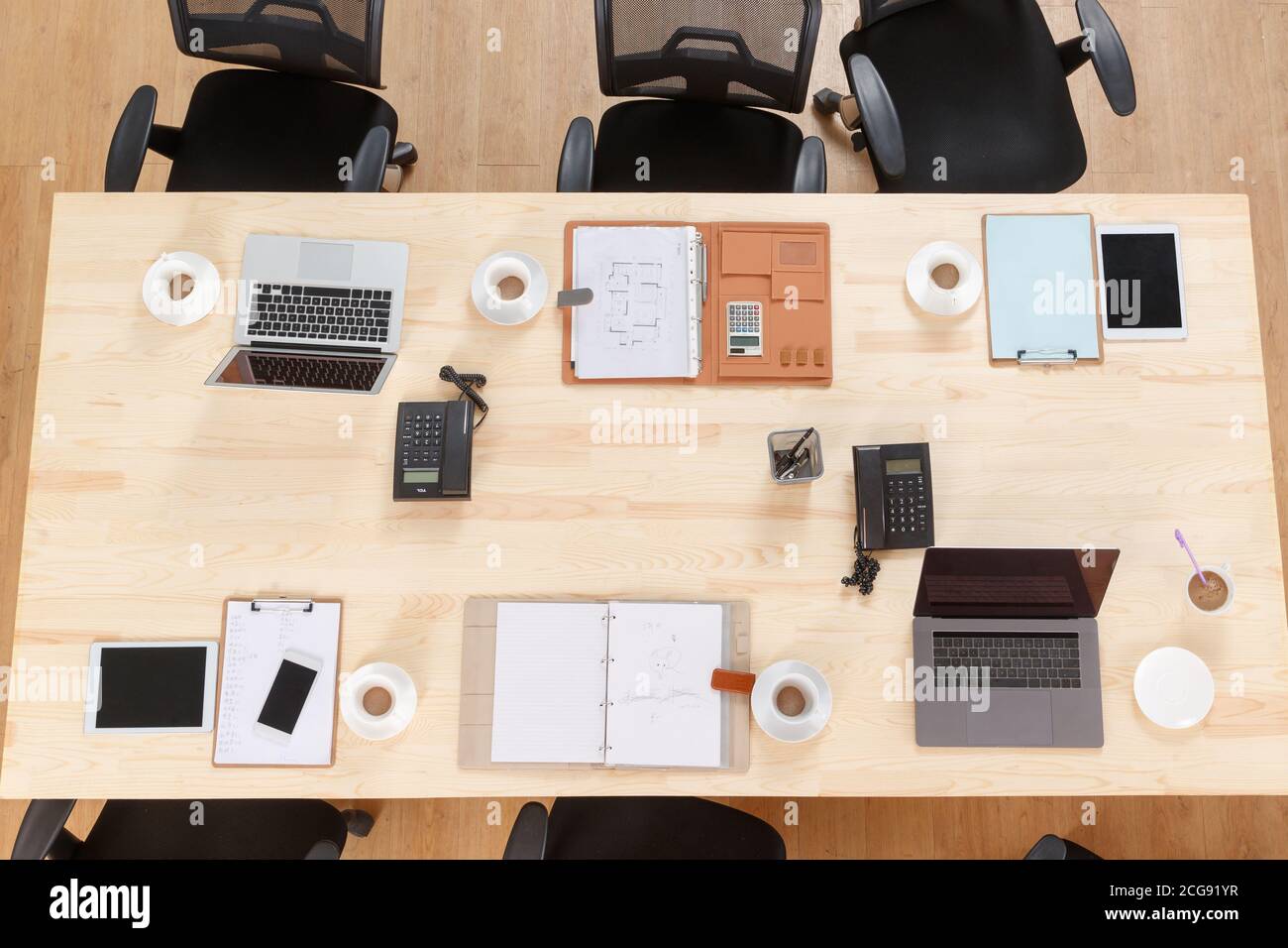 Indoor office environment hi-res stock photography and images - Alamy