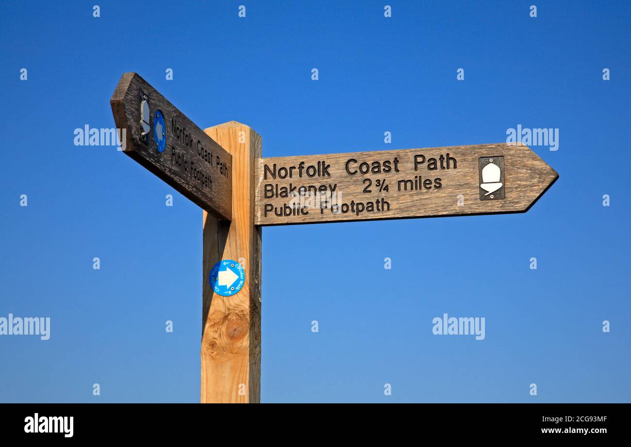Norfolk coast path in background hi-res stock photography and images ...