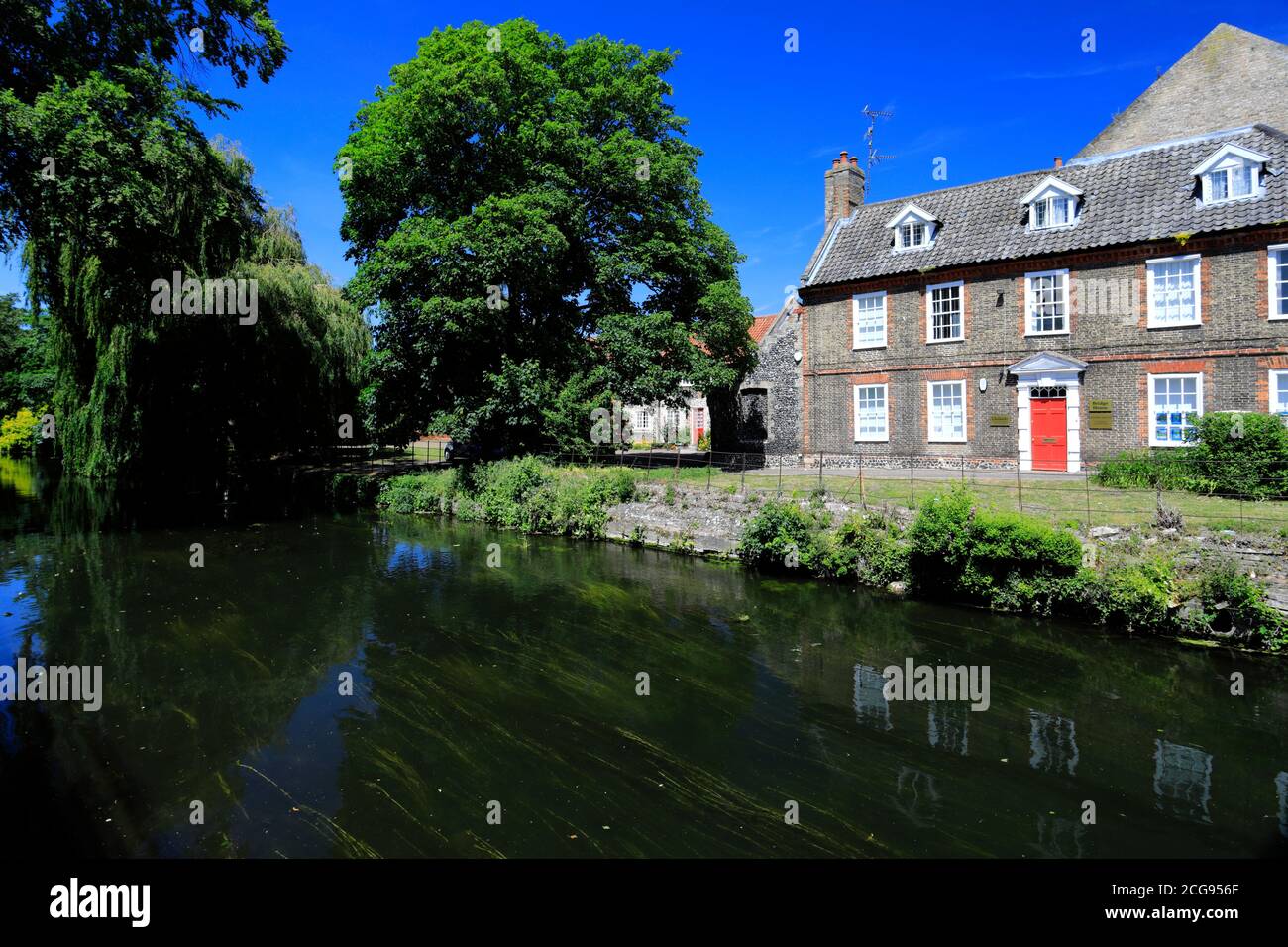 Summer view of Bridge House, river Thet, market town of Thetford ...