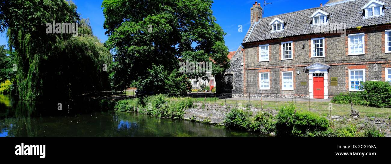 Summer view of Bridge House, river Thet, market town of Thetford ...
