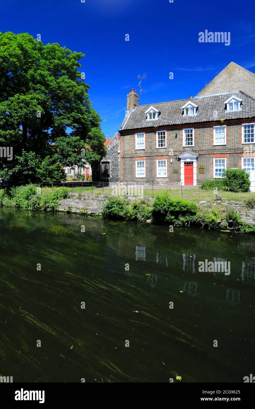 Summer view of Bridge House, river Thet, market town of Thetford ...