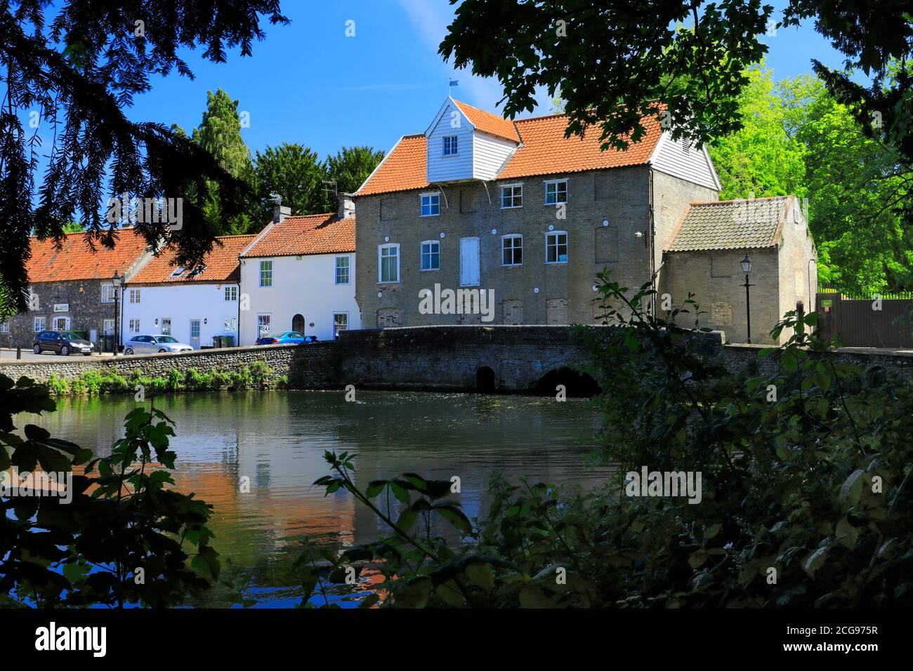 Summer view of Thetford Watermill, river Thet, Thetford Town, Norfolk ...