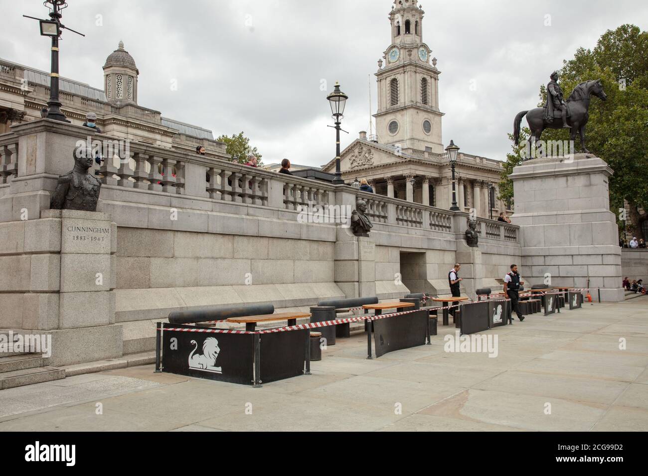 Outdoor cafe trafalgar square hi-res stock photography and images - Alamy