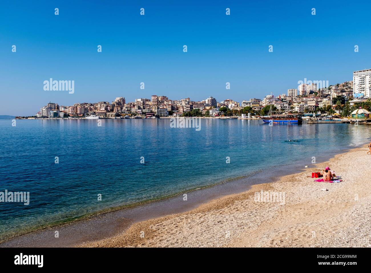 Empty beach few people coast hi-res stock photography and images - Alamy