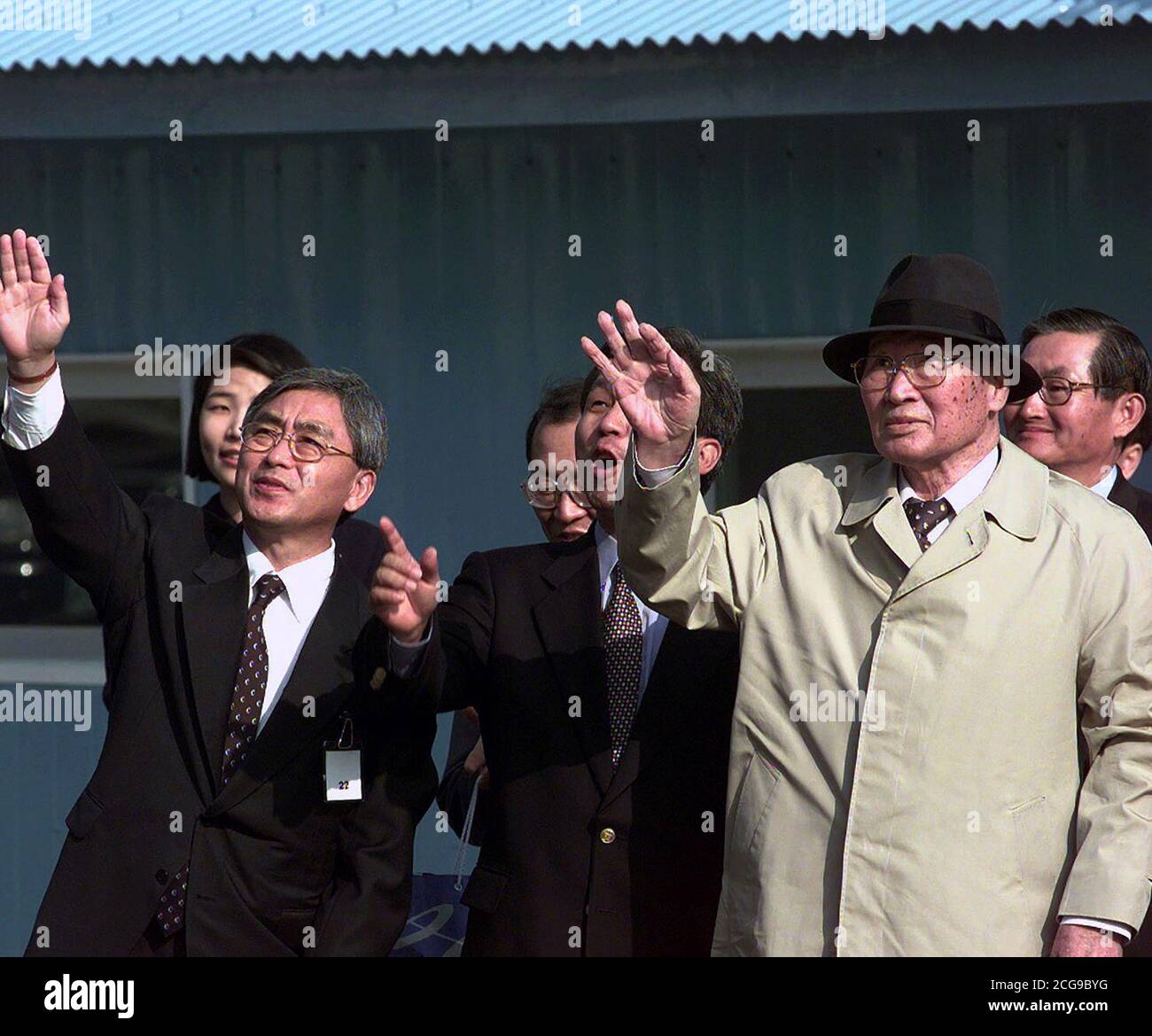 Businessman chung ju yung hi-res stock photography and images - Alamy