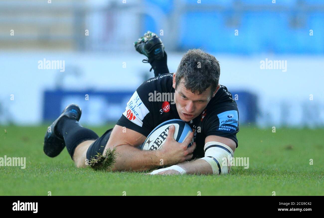 Exeter Chiefs Ian Whitten scores his sides fourth try of the game ...