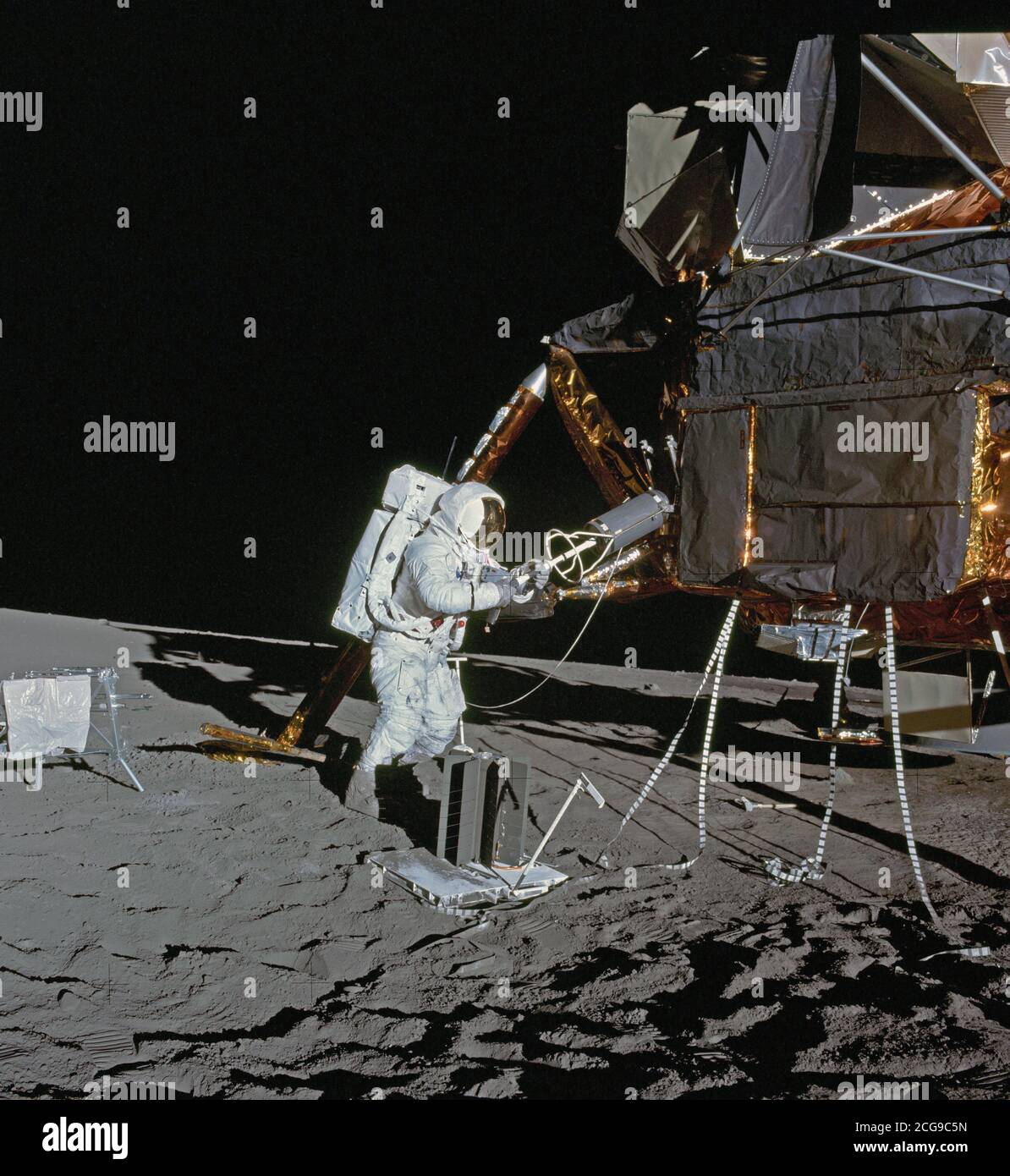 AS12-46-6790 (19 Nov. 1969) --- Astronaut Alan L. Bean, lunar module ...