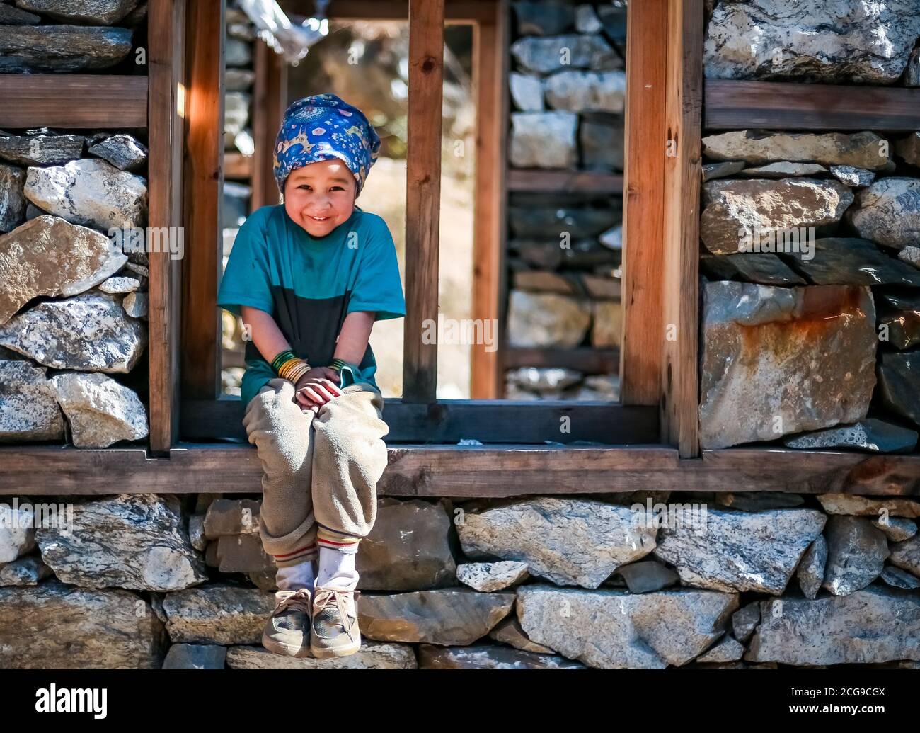 Sherpa child hi-res stock photography and images - Alamy