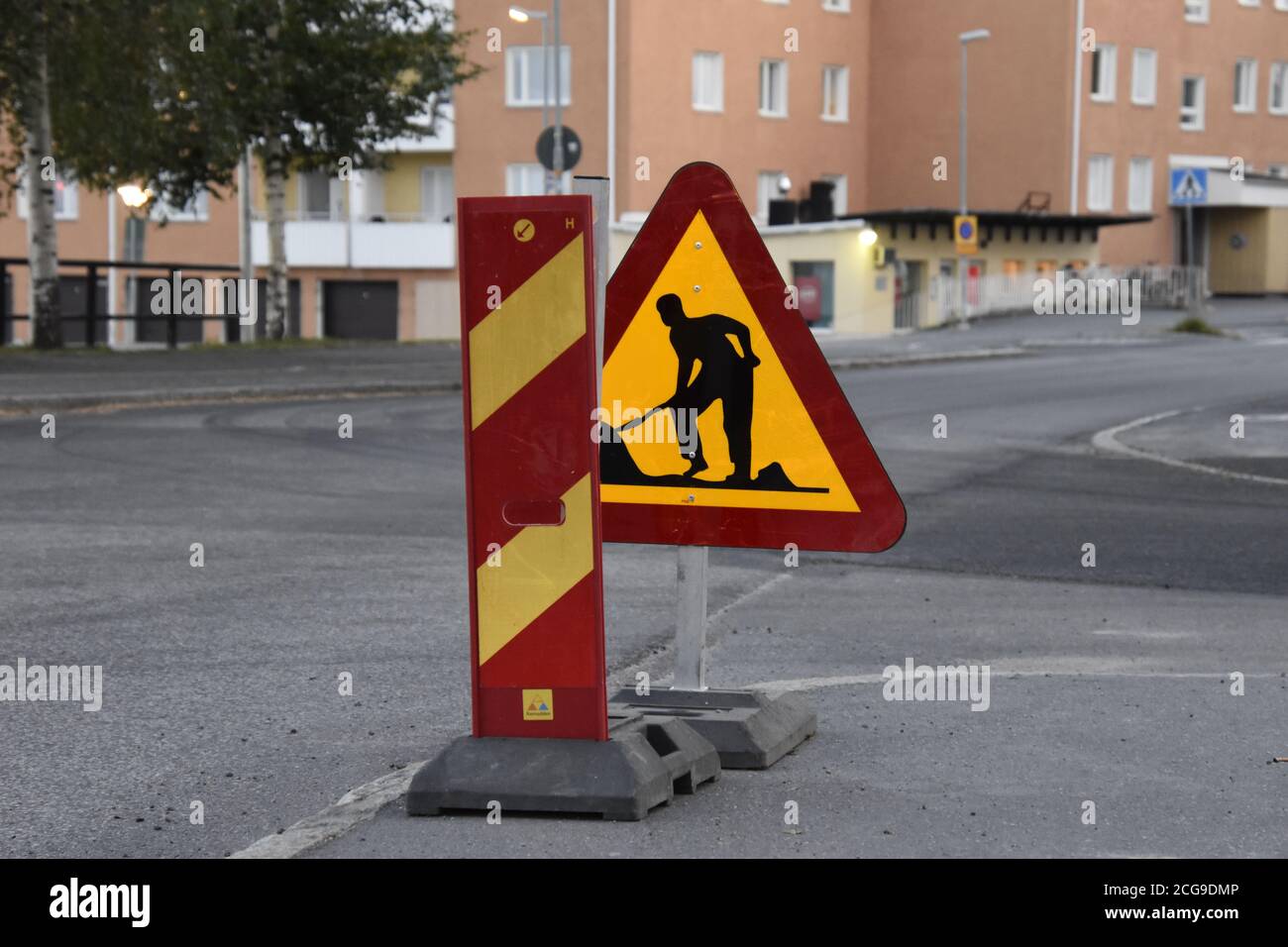 Road sign under construction hi-res stock photography and images - Alamy