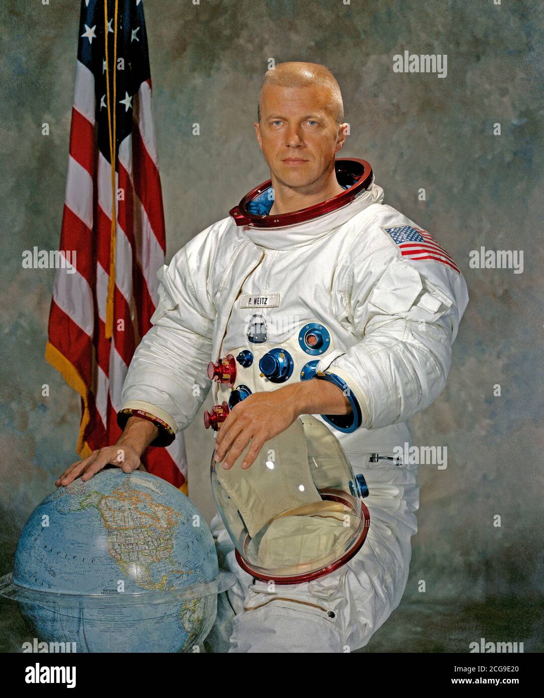 Astronaut paul j weitz hi-res stock photography and images - Alamy
