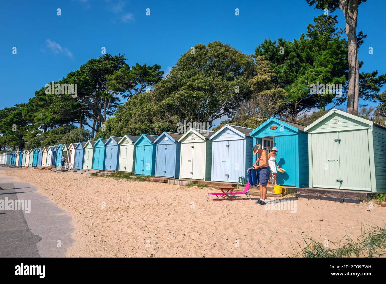 New forest highcliffe beach hi-res stock photography and images - Alamy
