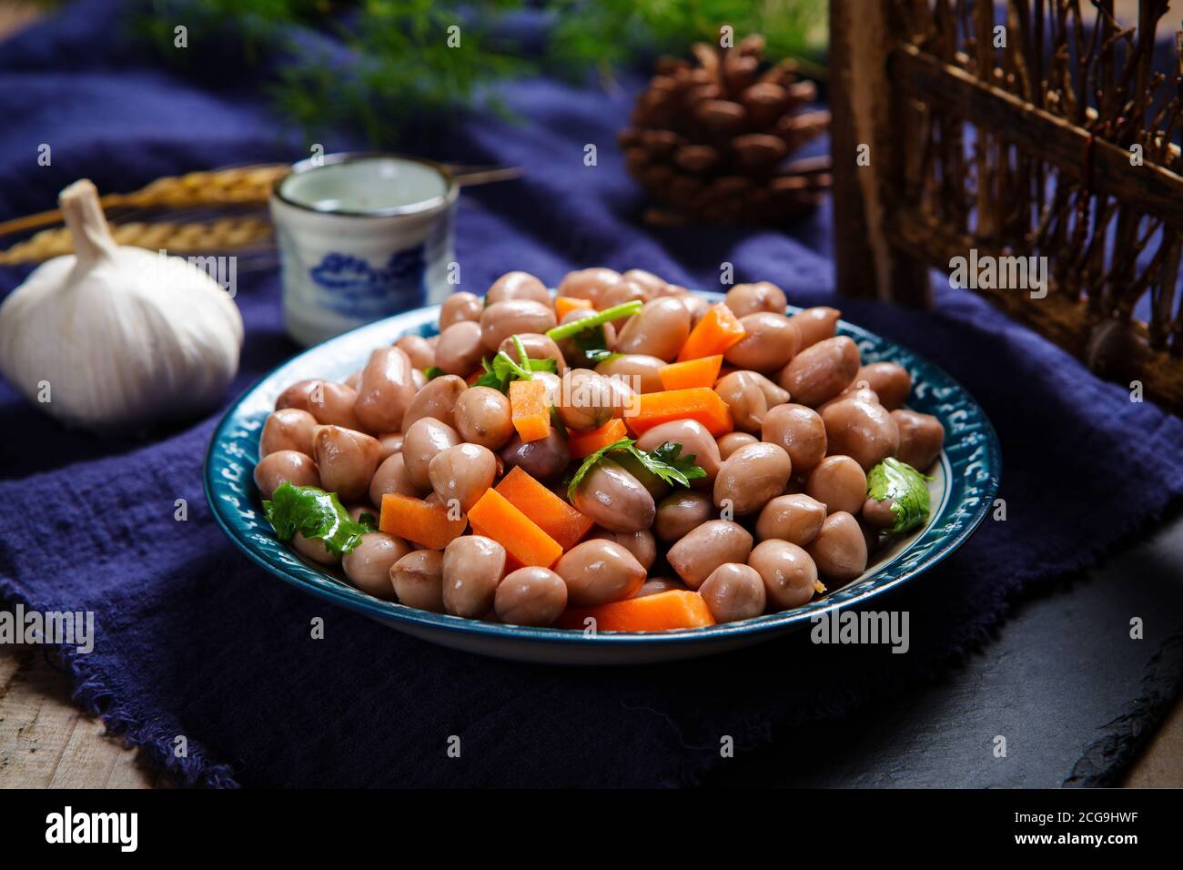 Garlic peanuts hi-res stock photography and images - Alamy