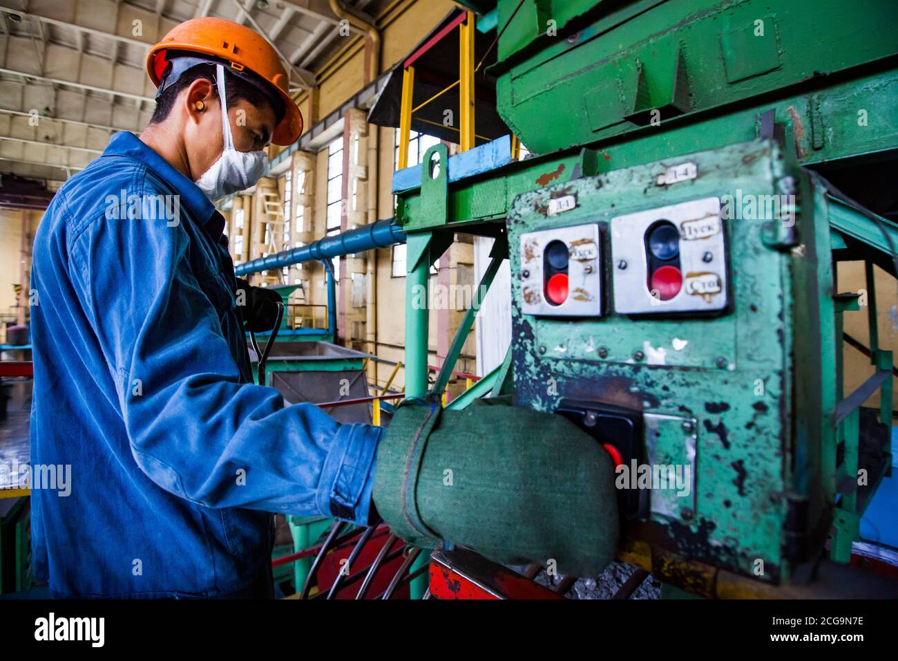 Squeezing machine hi-res stock photography and images - Alamy