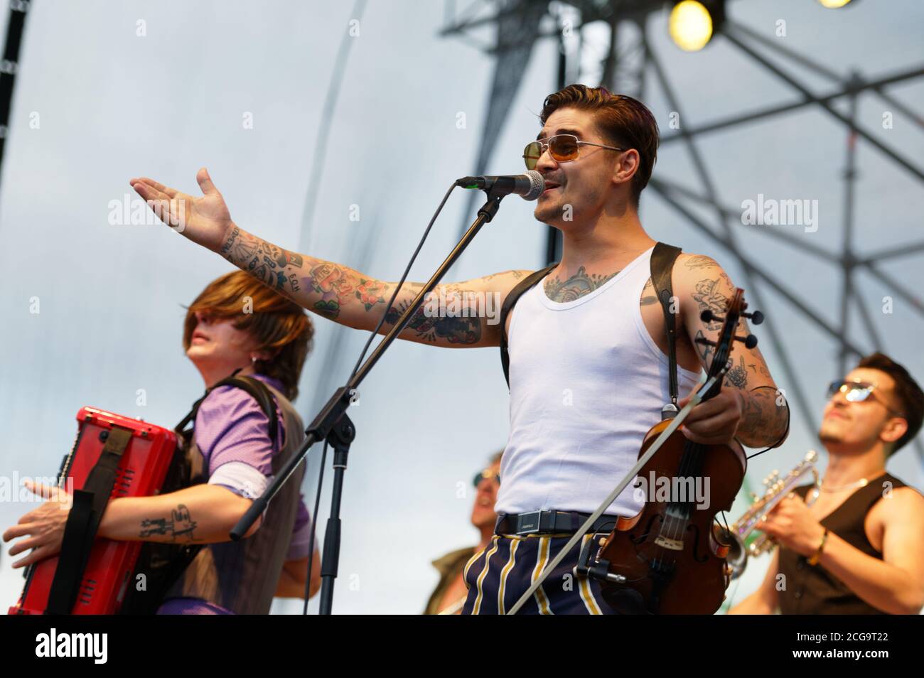 Yurii muzychenko right and russian folk group the hi-res stock ...