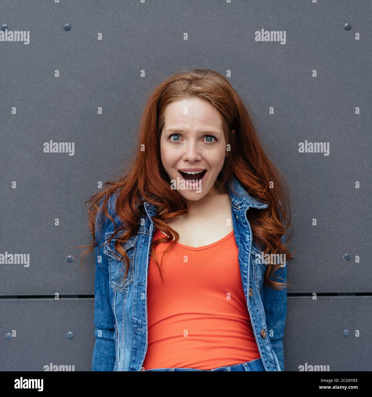 Staring at in astonishment hi-res stock photography and images - Alamy