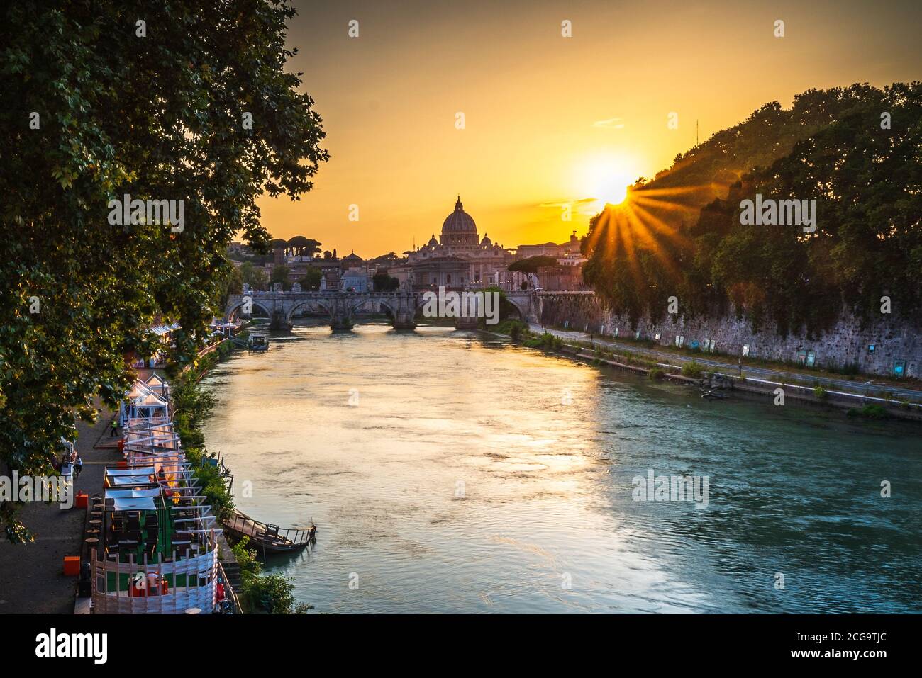 St. Peter's Basilica at sunset in Rome, Italy Stock Photo - Alamy