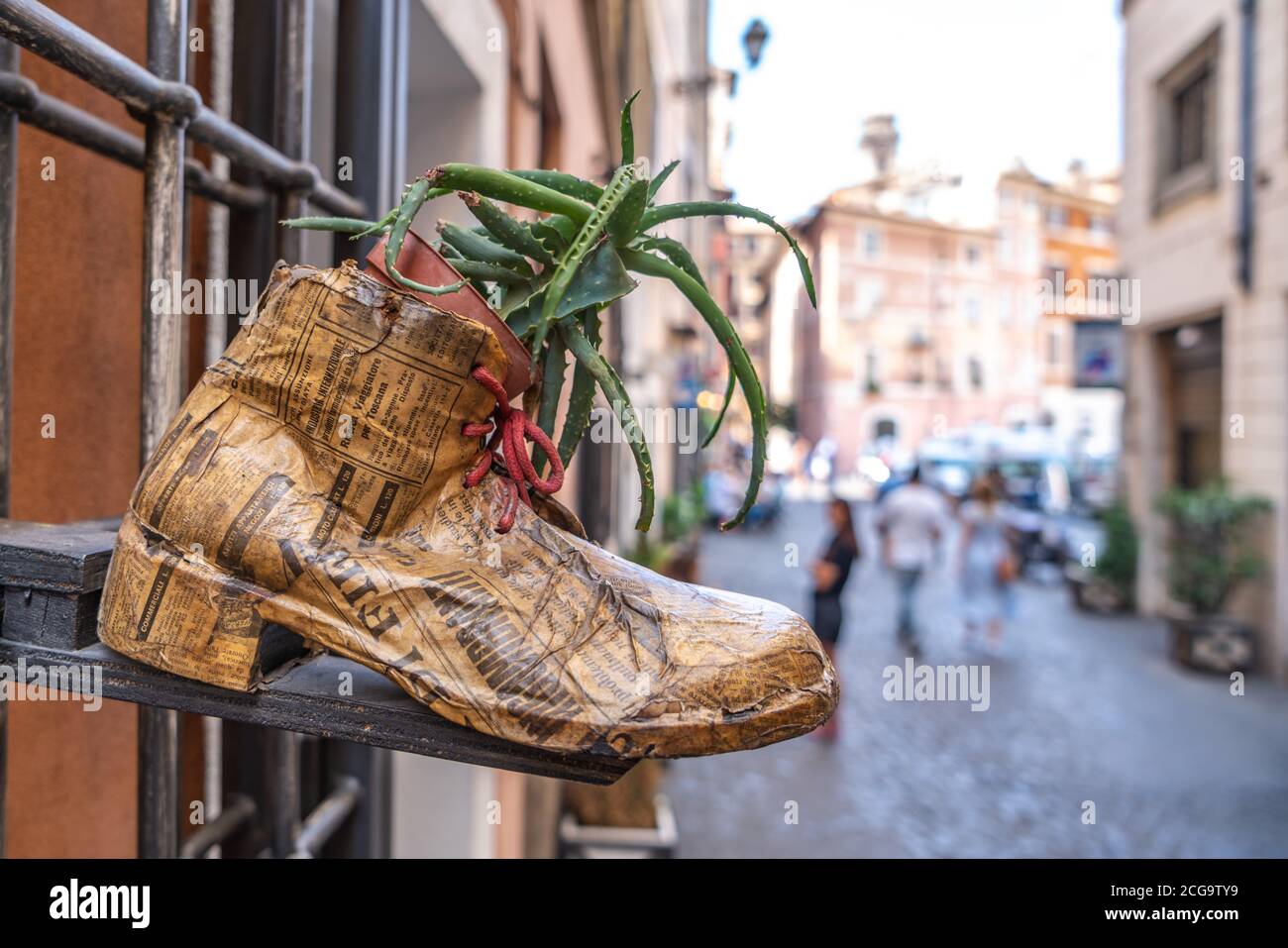 Shopping in rome hi-res stock photography and images - Alamy