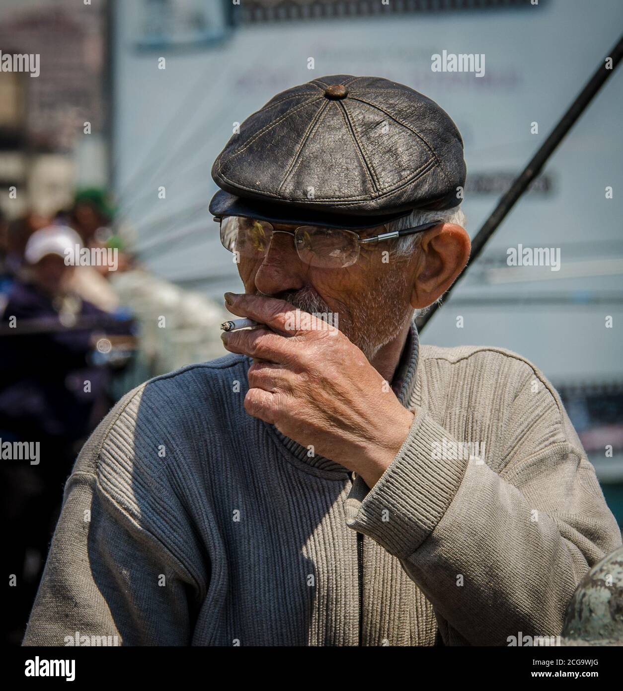 Turkish man smoking in Istanbul, Turkey Stock Photo - Alamy