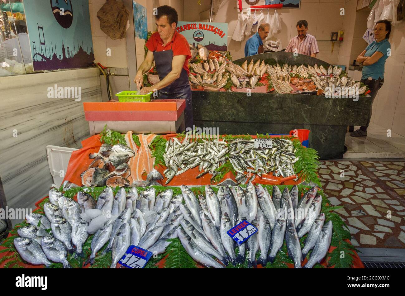 Fish monger showing fresh fish Stock Photo - Alamy
