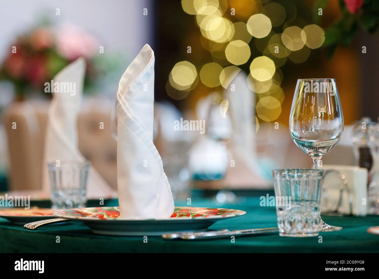 Fancy restaurant table setting hi-res stock photography and images - Alamy