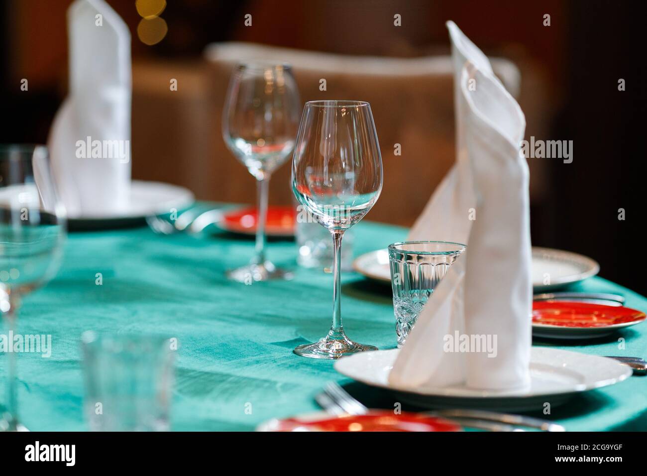 Fancy restaurant table hi-res stock photography and images - Alamy