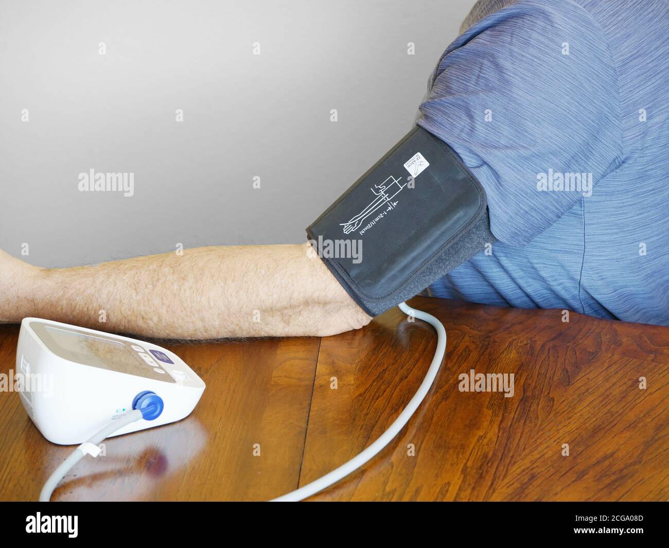 Blood pressure cuff senior hi-res stock photography and images - Alamy