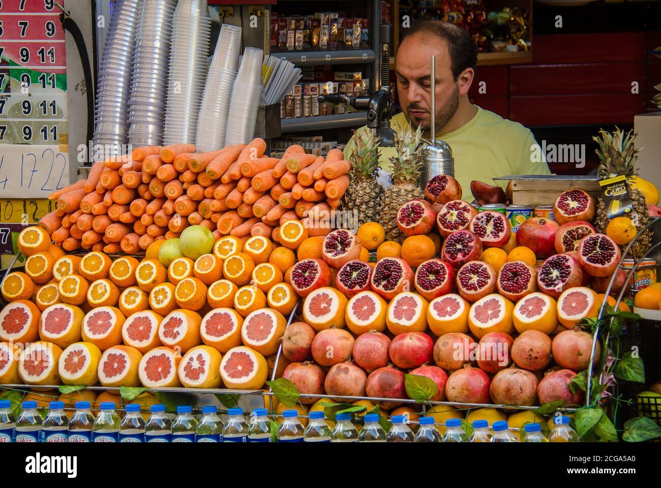 Fruit juice seller in Istanbul, Turkey Stock Photo - Alamy