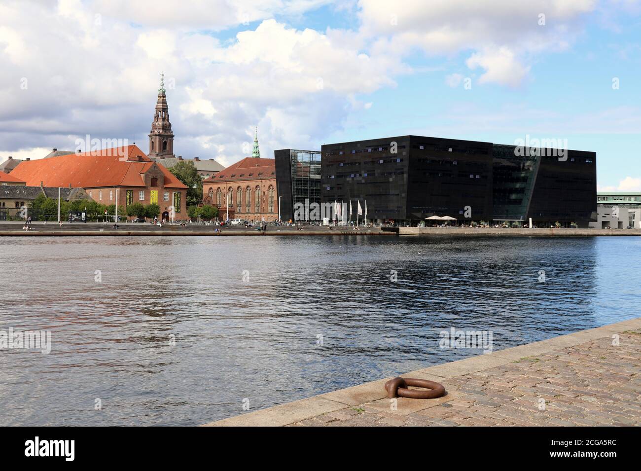 Black Diamond building in Copenhagen Stock Photo - Alamy