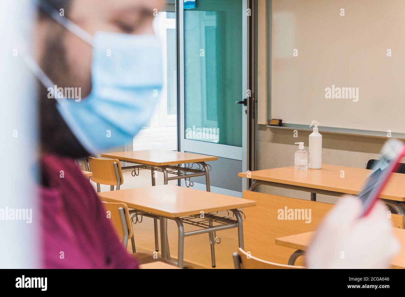 Teacher wearing mask hi-res stock photography and images - Alamy