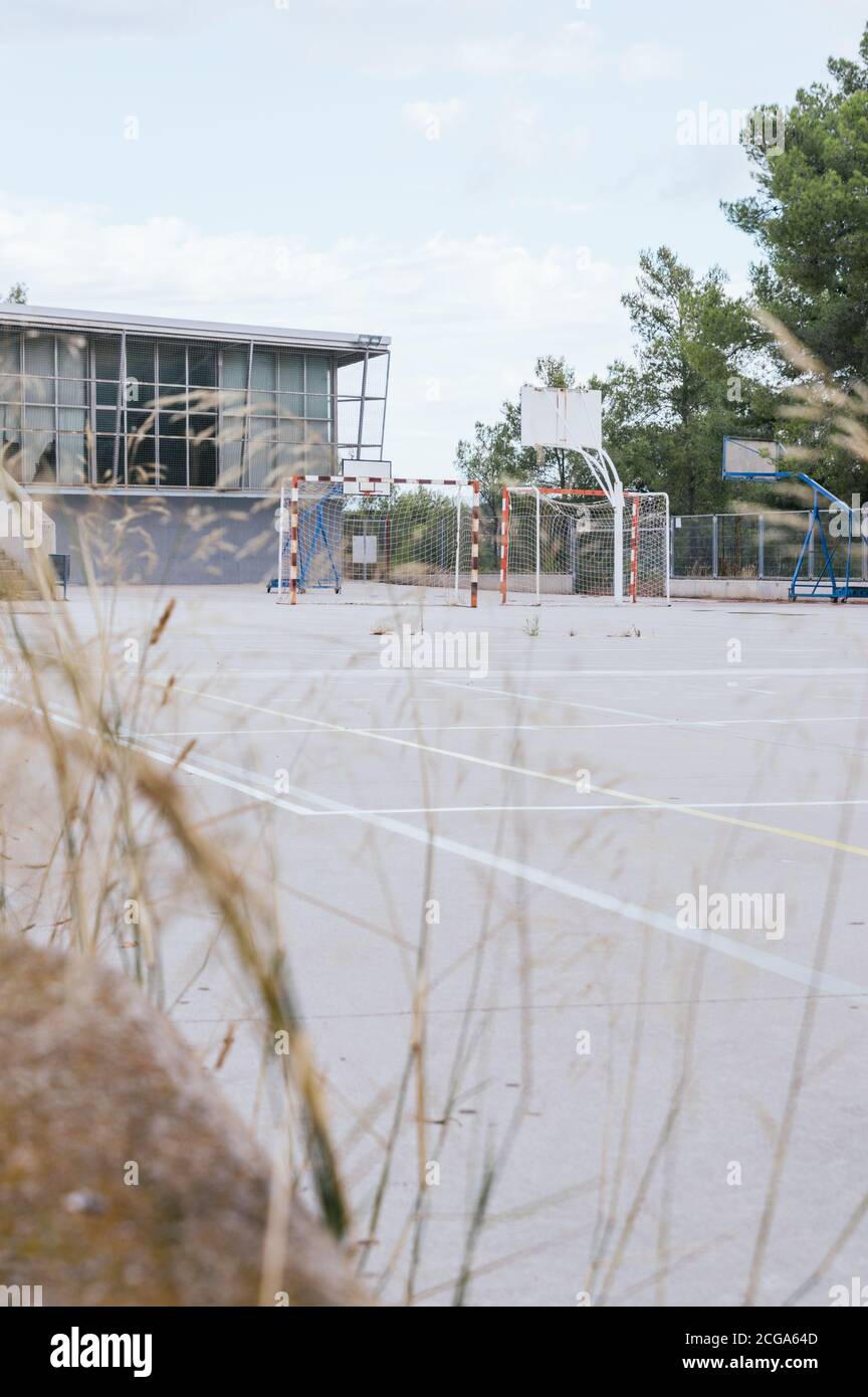 Empty basket court hi-res stock photography and images - Alamy
