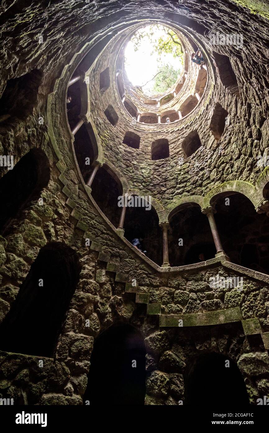 Torre invertida hi-res stock photography and images - Alamy