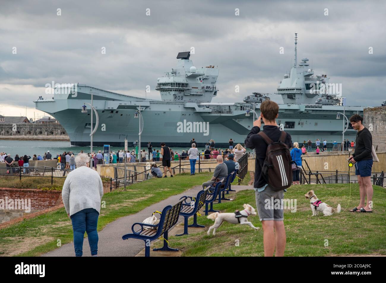 HMS Queen Elizabeth (R08) leaving Portsmouth Harbour, UK on the 9th ...