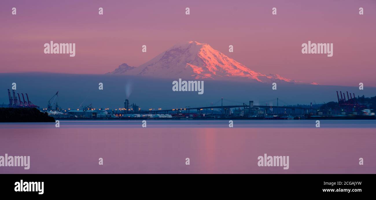 Seattle aerial rainier lake hi-res stock photography and images - Alamy