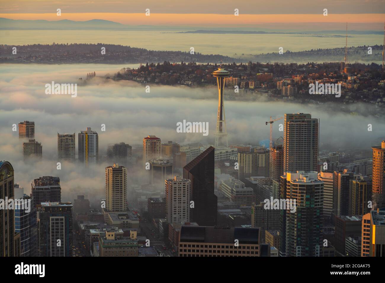 Seattle Cityscape Fog Moving In Space Needle Downtown Stock Photo - Alamy