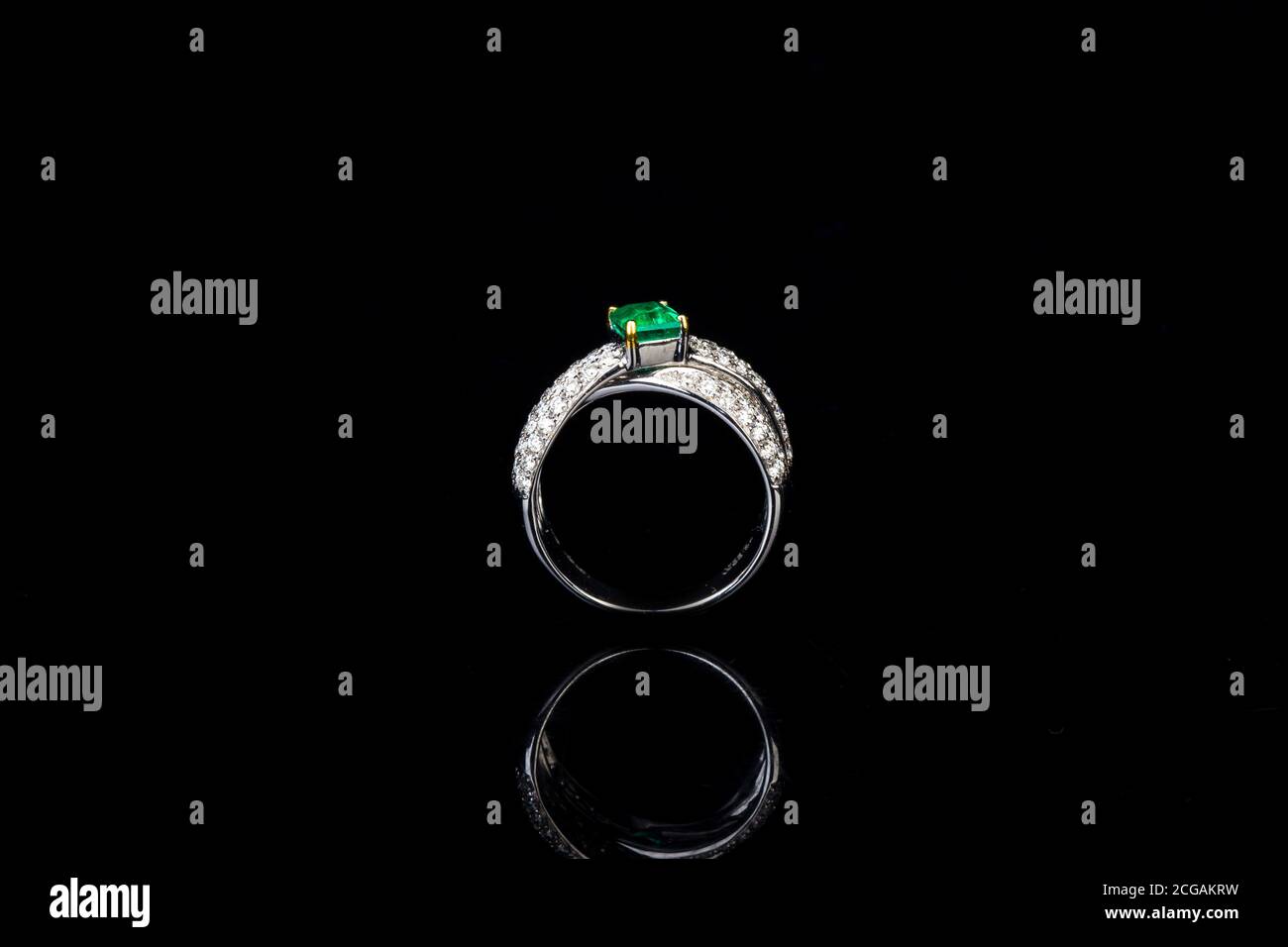 Ring made up black hi-res stock photography and images - Alamy