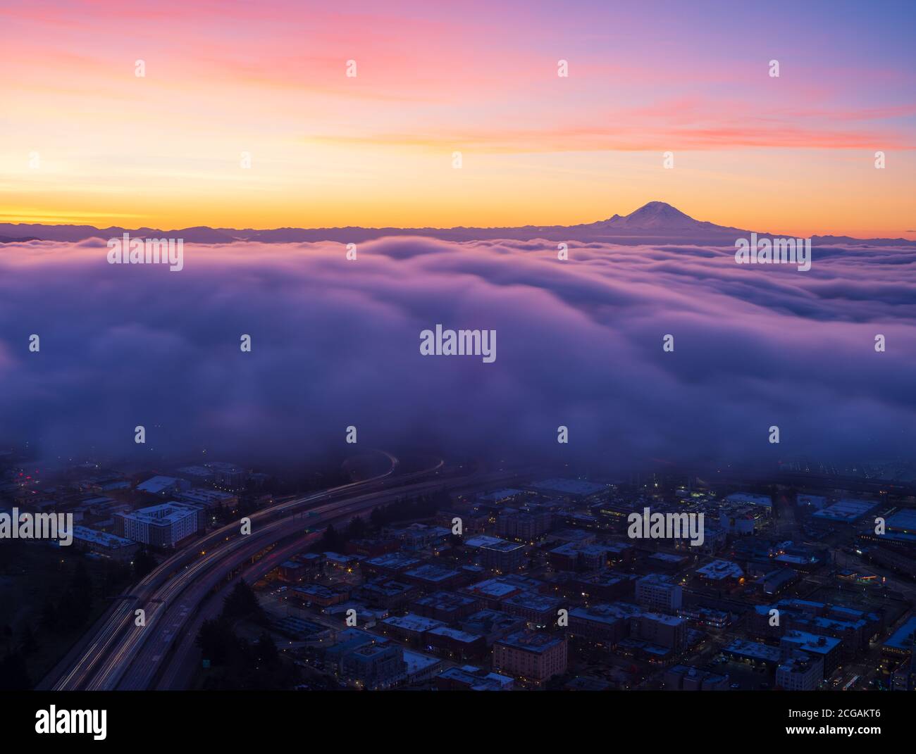 Mount Rainier Sunrise Cloud Layer Above Seattle Stock Photo - Alamy
