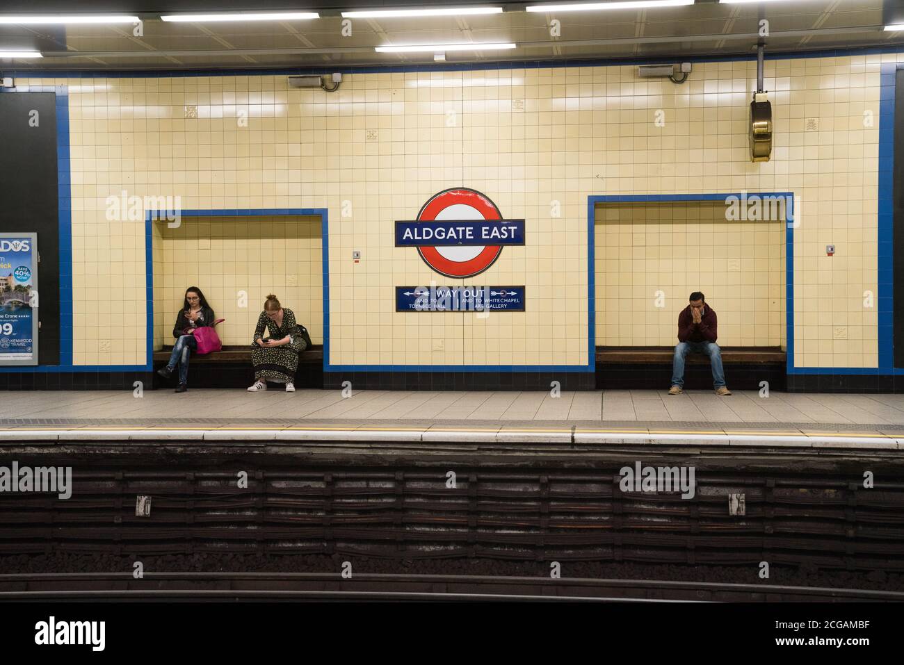 Aldgate East Tube station platform Stock Photo - Alamy