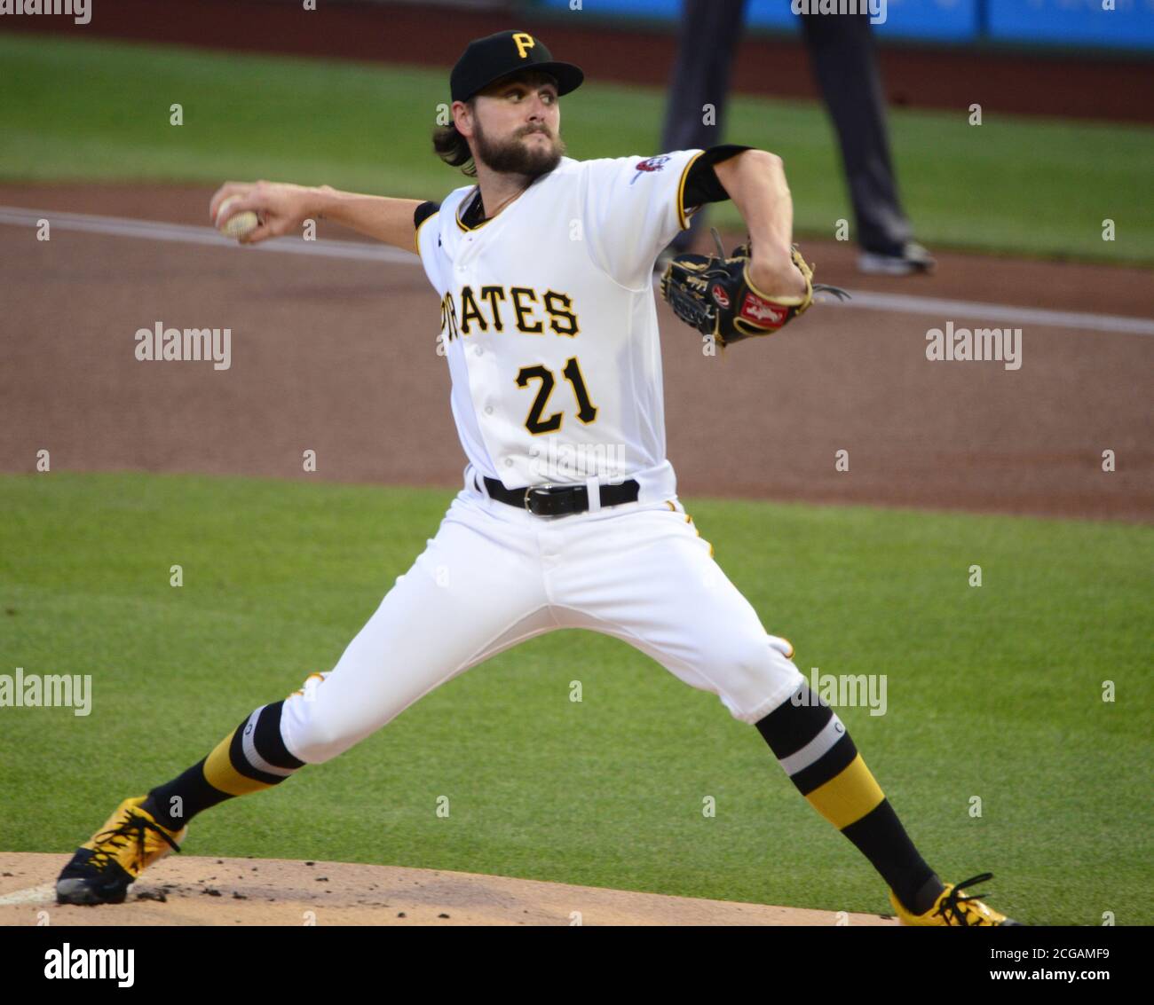 Pittsburgh pirates roberto clemente hi-res stock photography and images ...