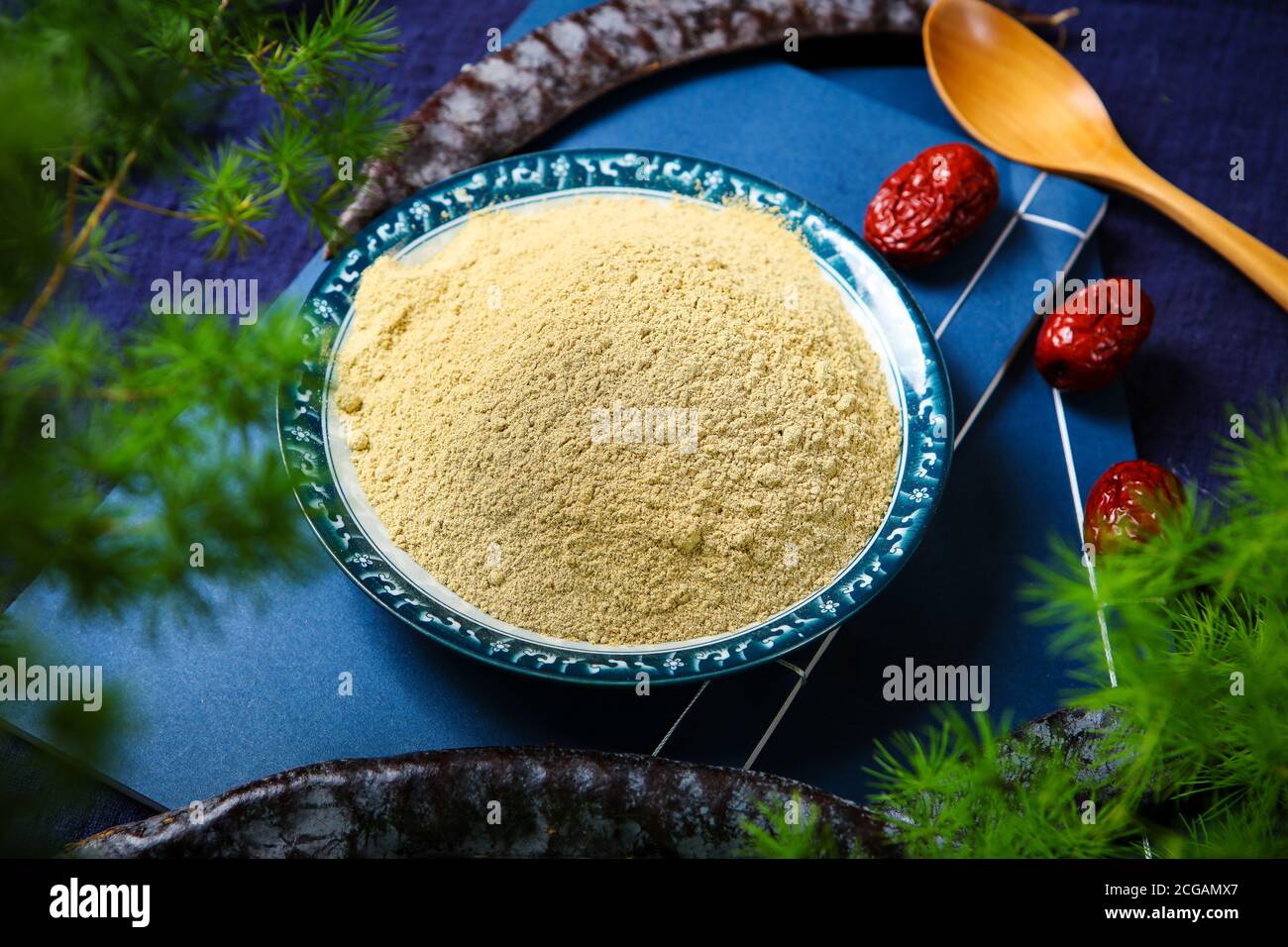 Honeylocust powder hi-res stock photography and images - Alamy