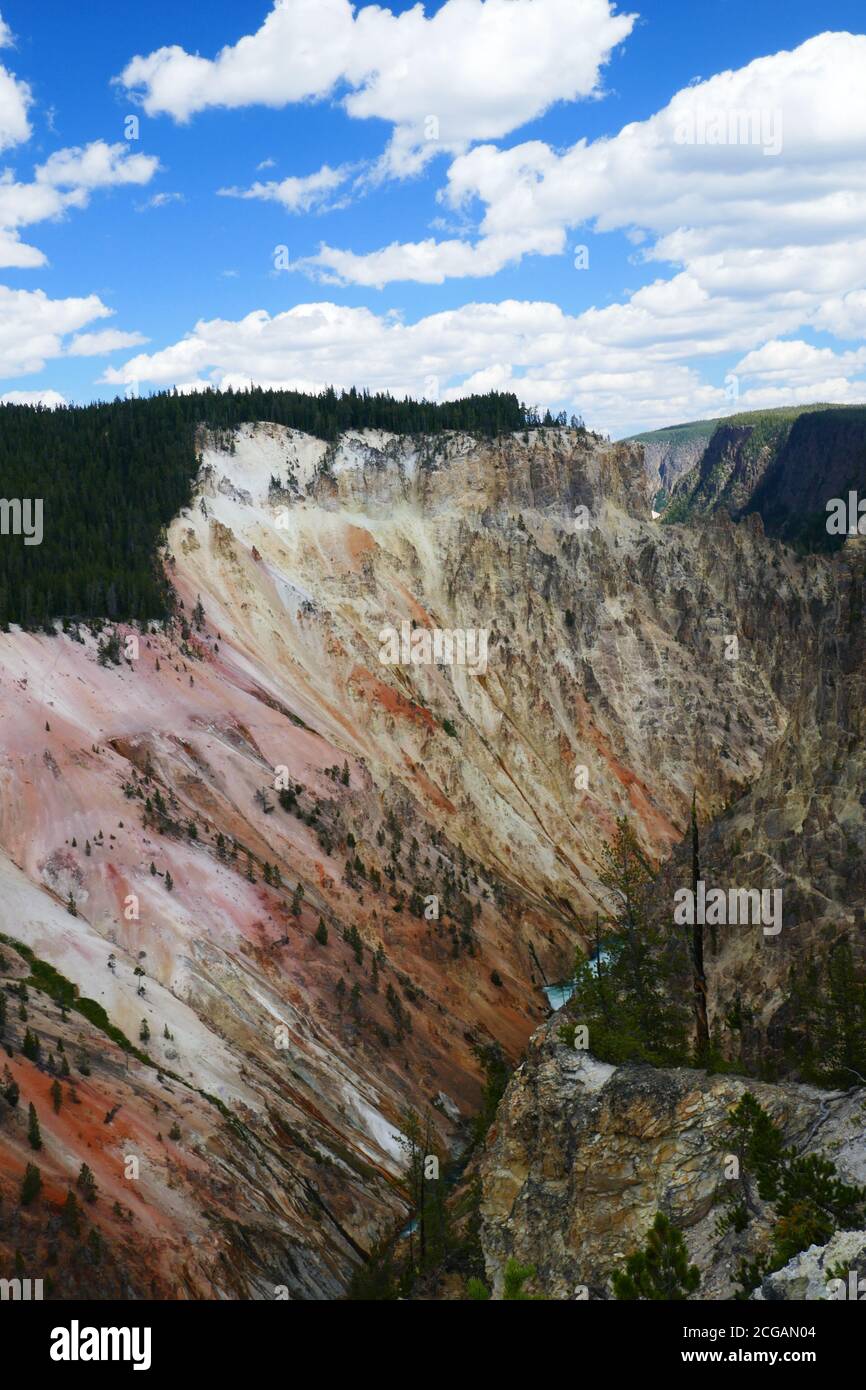 Yellowstone national park wilderness hi-res stock photography and ...