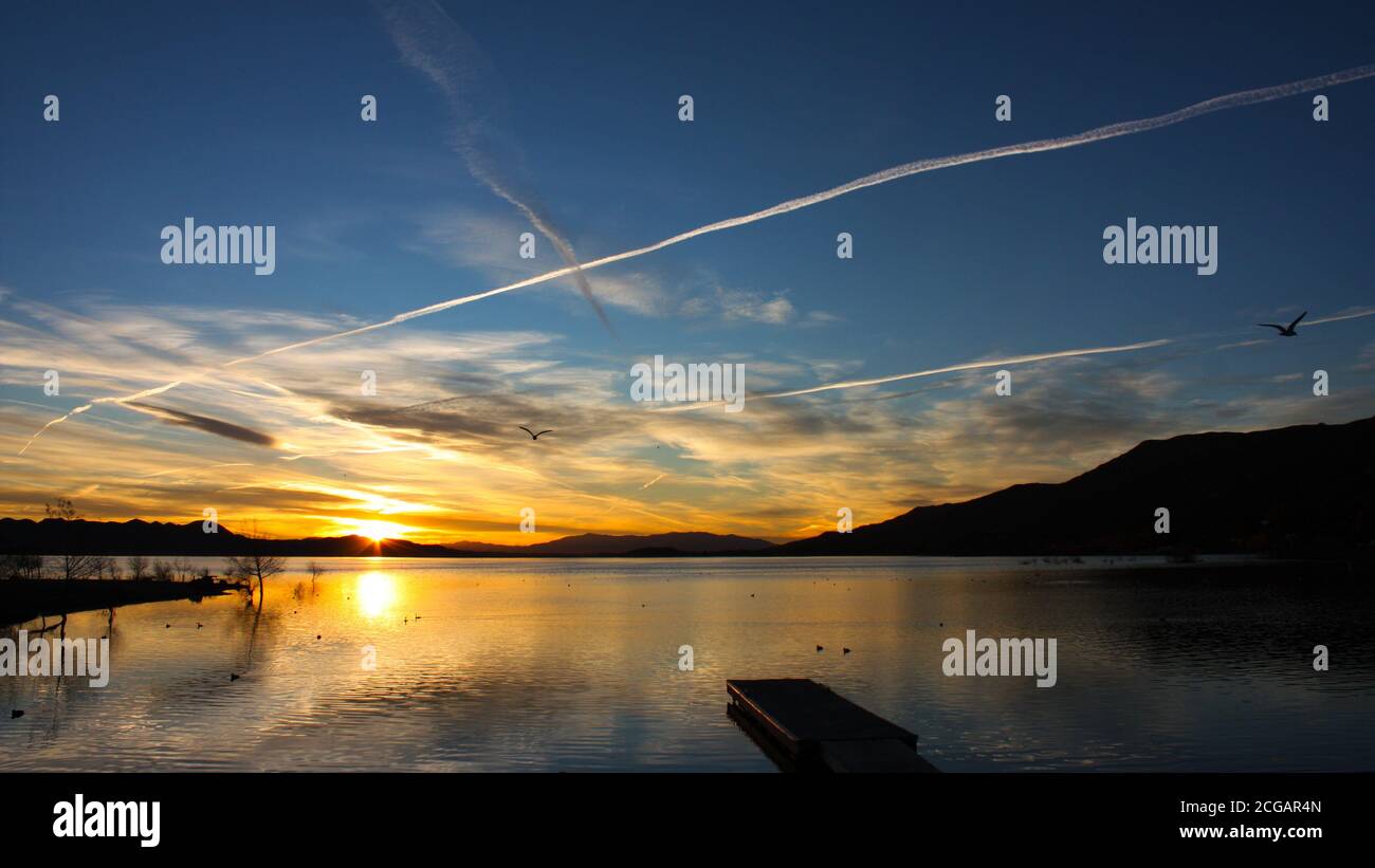 Sunrise over a lake hi-res stock photography and images - Alamy