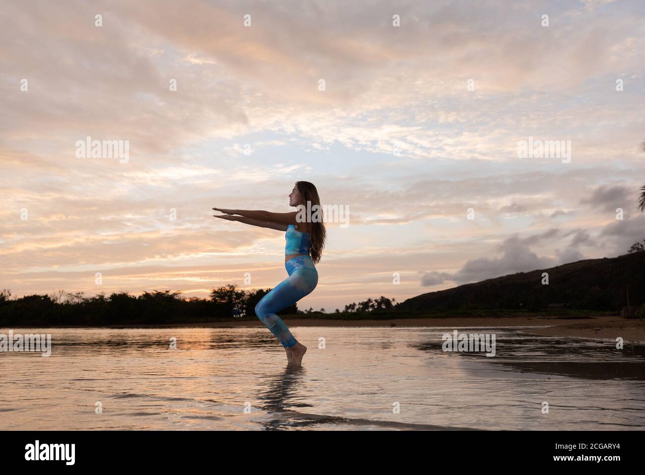 Yoga on water hi-res stock photography and images - Alamy