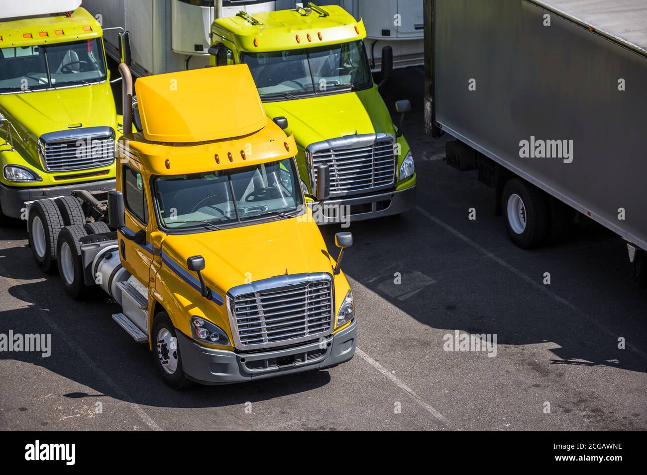 Medium duty professional freight powerful rigs industrial diesel semi ...