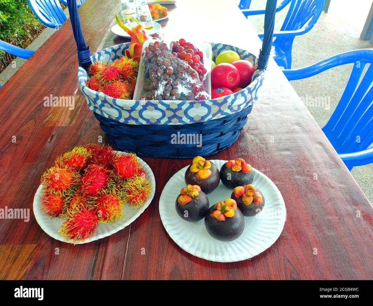 Rambutan and mangosteen fruits Stock Photo - Alamy