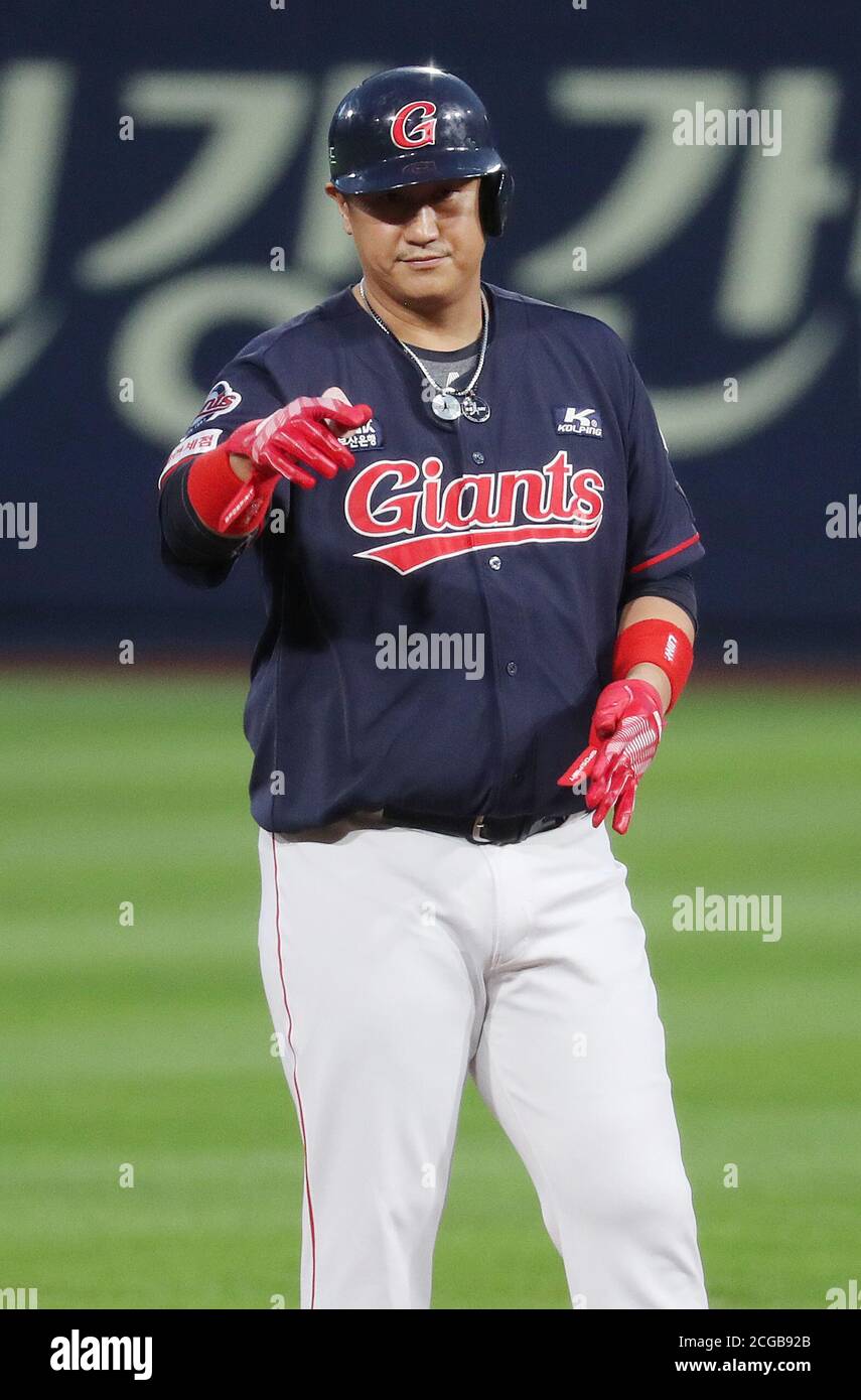 10th Sep, 2020. Lee Dae-ho base hit Lotte Giants star Lee Dae-ho ...